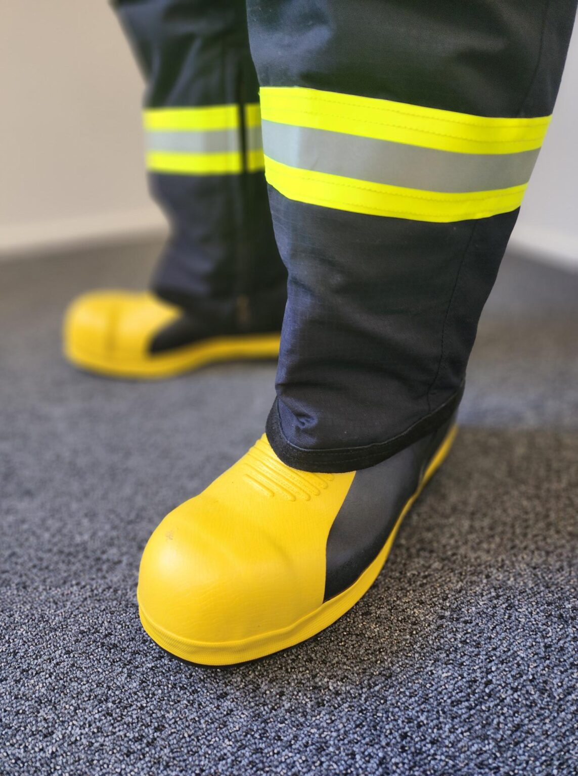 Solas/MED Firefighter Suit Sets – Liferafts South Pacific